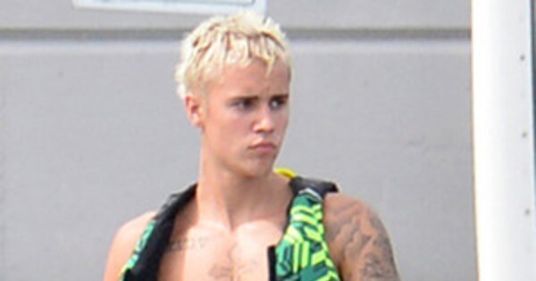 Justin Bieber Strips Down To His Wet Calvin Klein Underwear To
